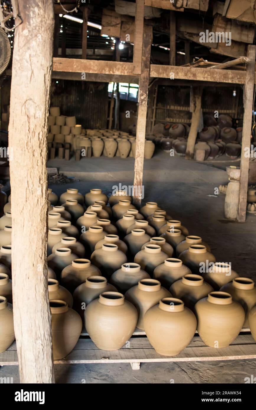 Clay pots in drying shed, Vigan, Philippines Stock Photo - Alamy