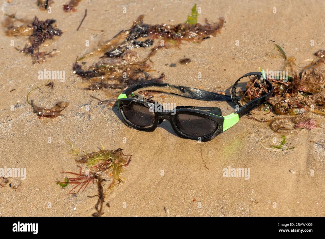 Swimming goggles on the beach Stock Photo - Alamy
