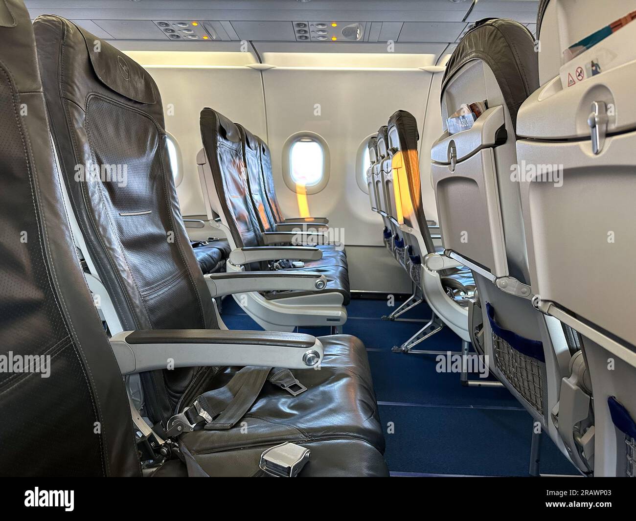 Economy class hi-res stock photography and images - Alamy