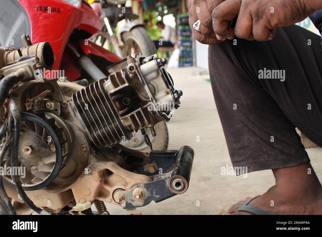 Auto mechanic india hi-res stock photography and images - Alamy