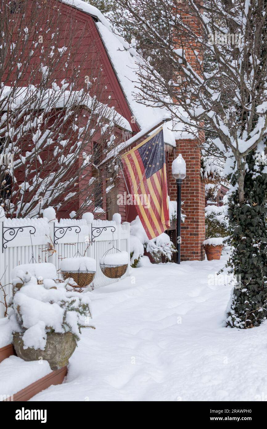 Providence colonial house hi-res stock photography and images - Alamy