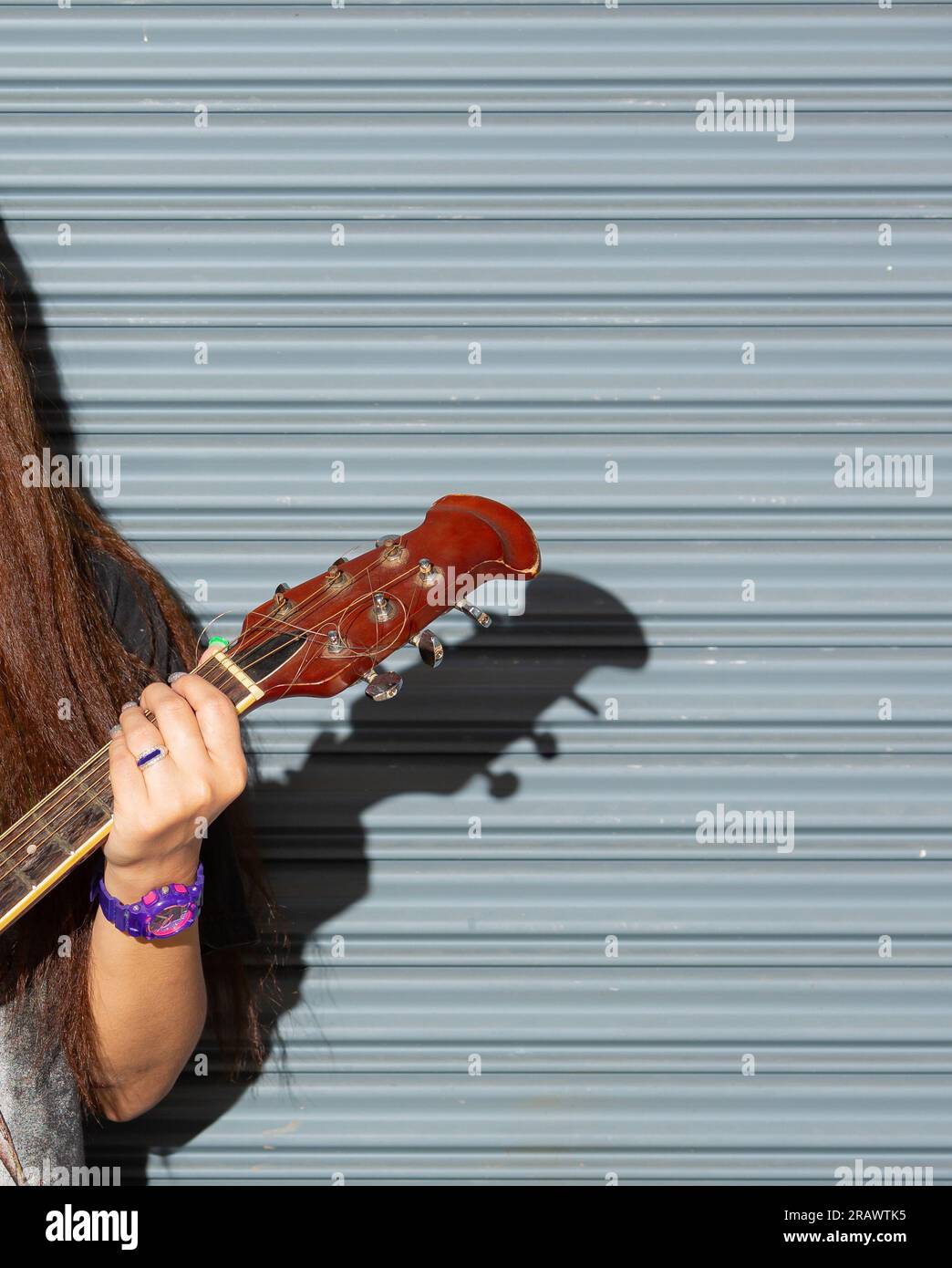 Close-up of female hand holding acoustic guitar holding chords playing ...