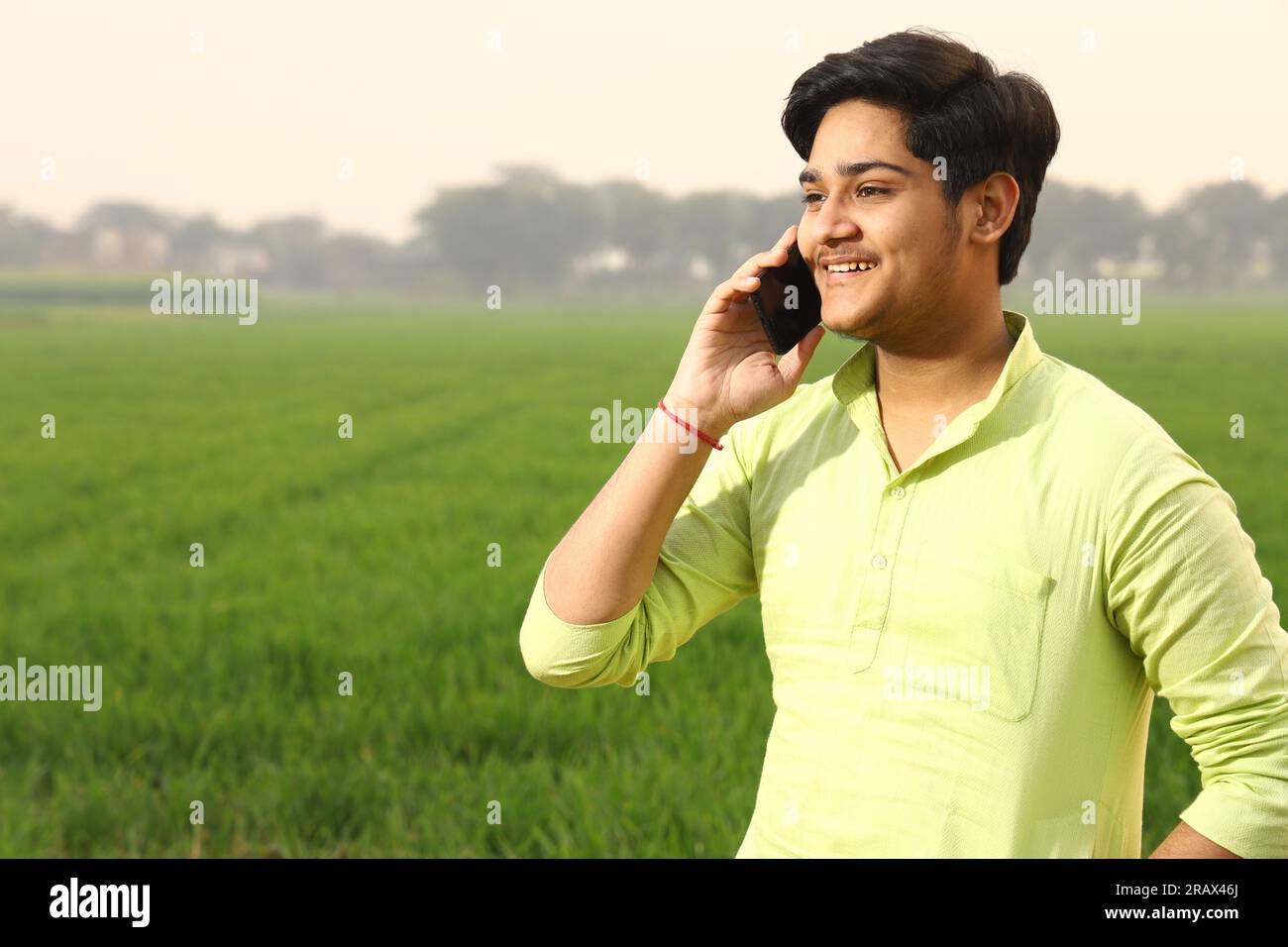 Farmer using technology hi-res stock photography and images - Alamy