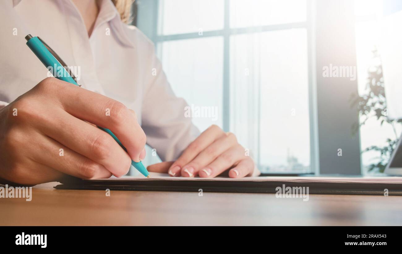 Business lady filling contract hi-res stock photography and images - Alamy