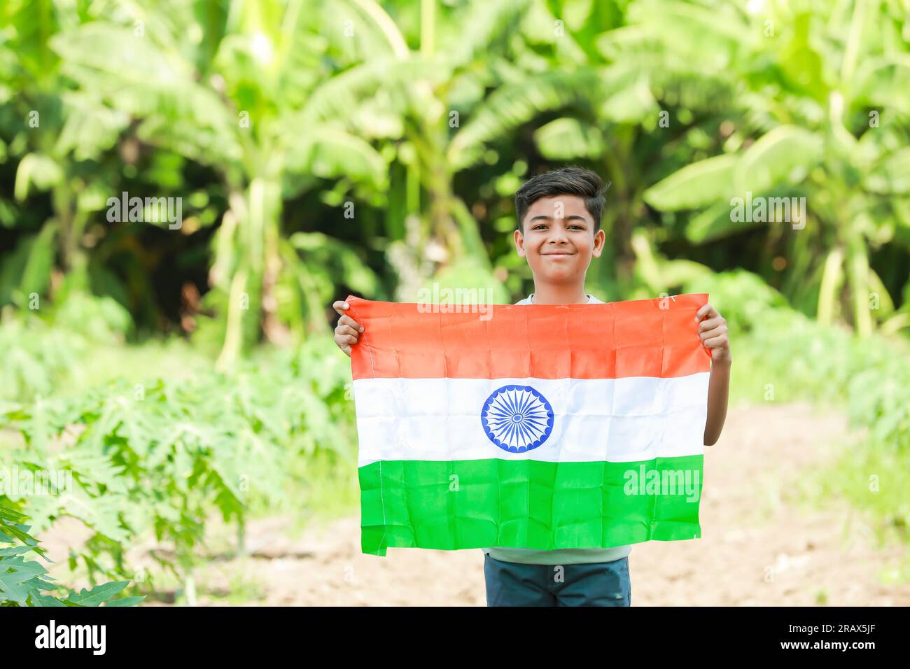 Boy saluting indian flag hi-res stock photography and images - Alamy