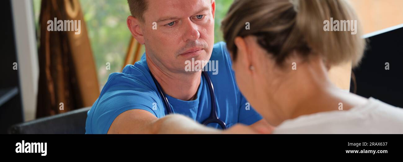 Male therapist calming down upset female patient Stock Photo - Alamy