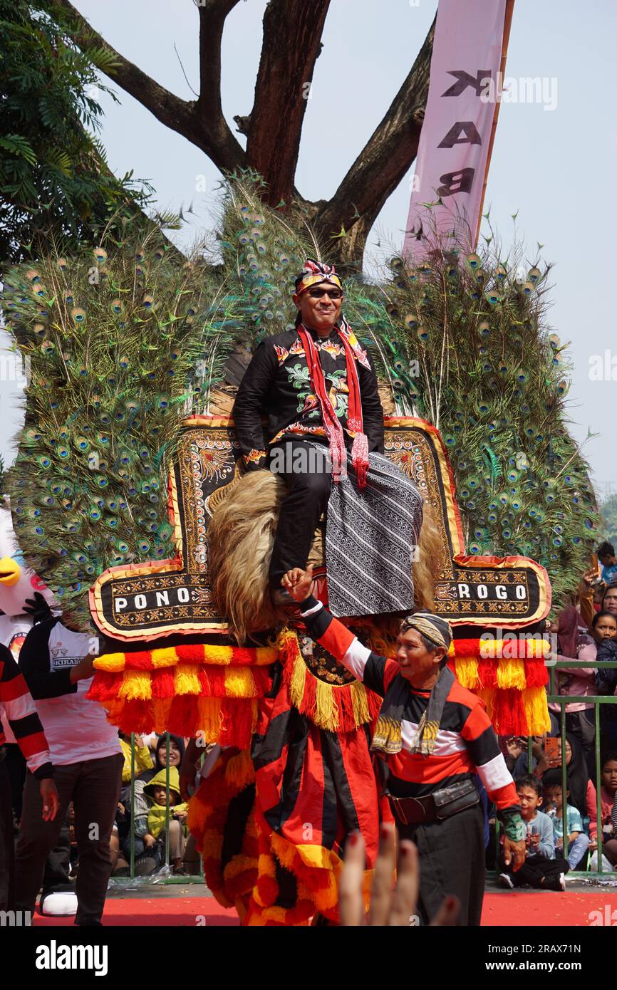 Reog mask hi-res stock photography and images - Alamy