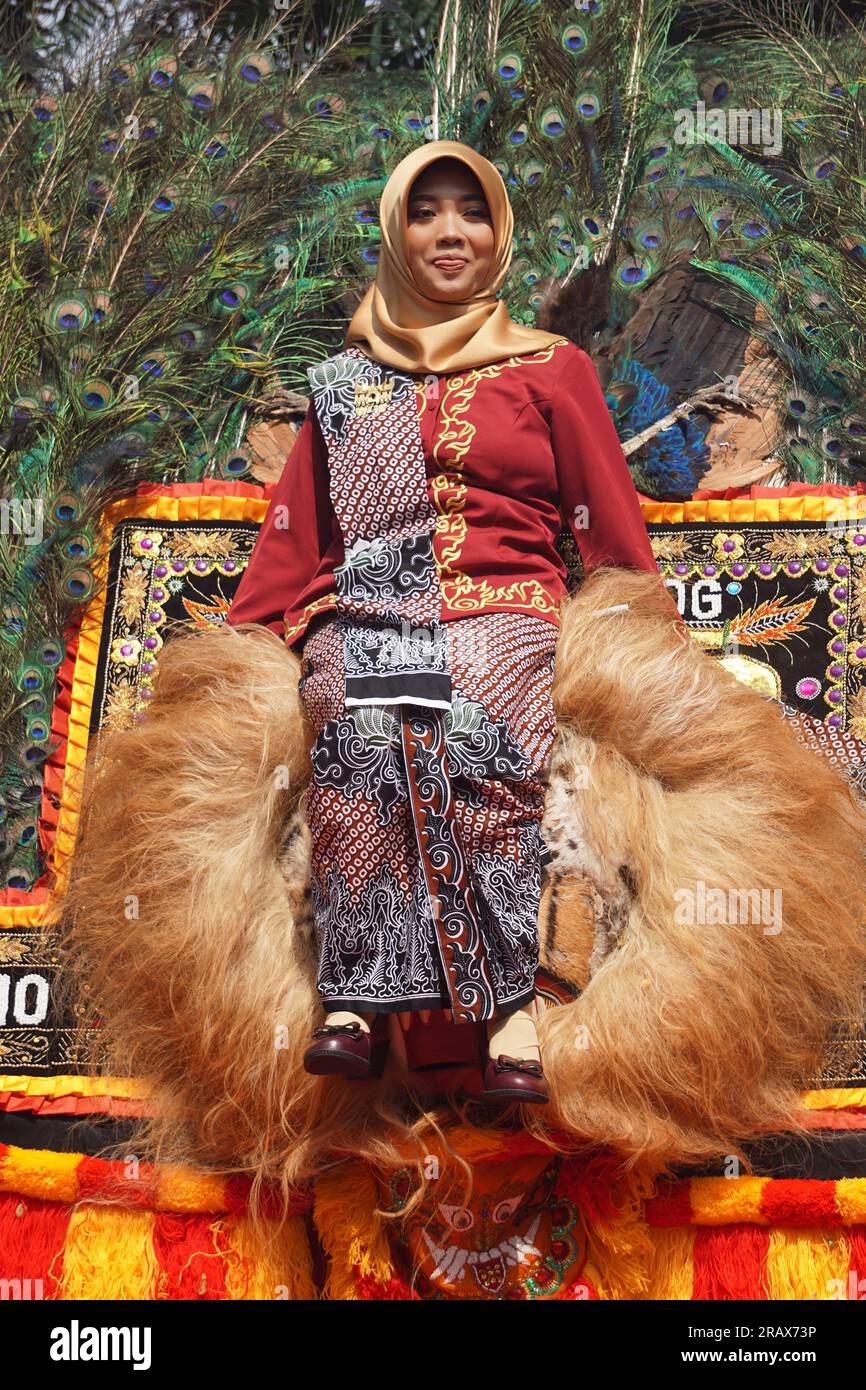 Reog mask hi-res stock photography and images - Alamy