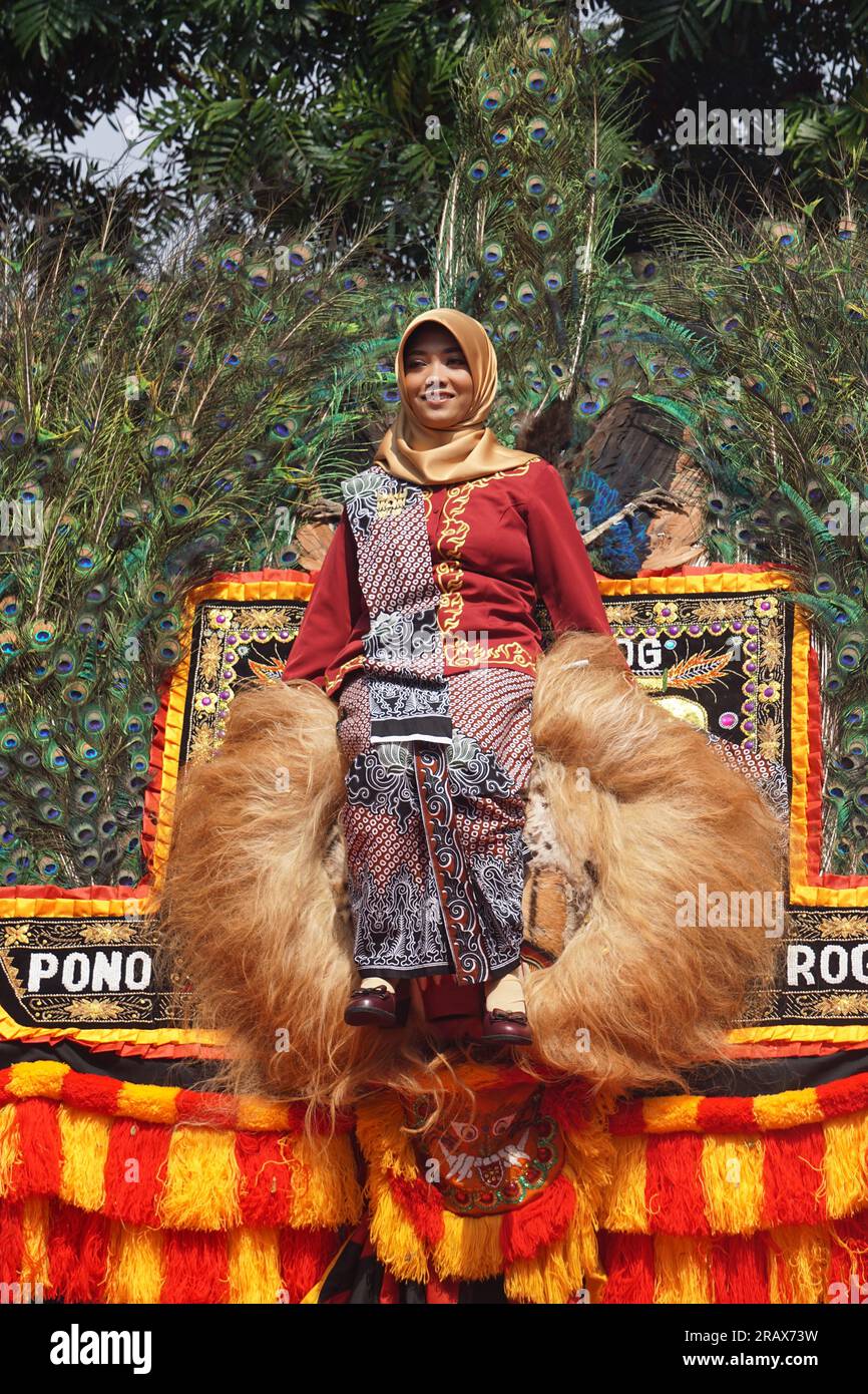 Reog mask hi-res stock photography and images - Alamy