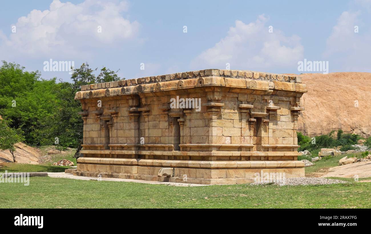 Kadambar malai temple hi-res stock photography and images - Alamy