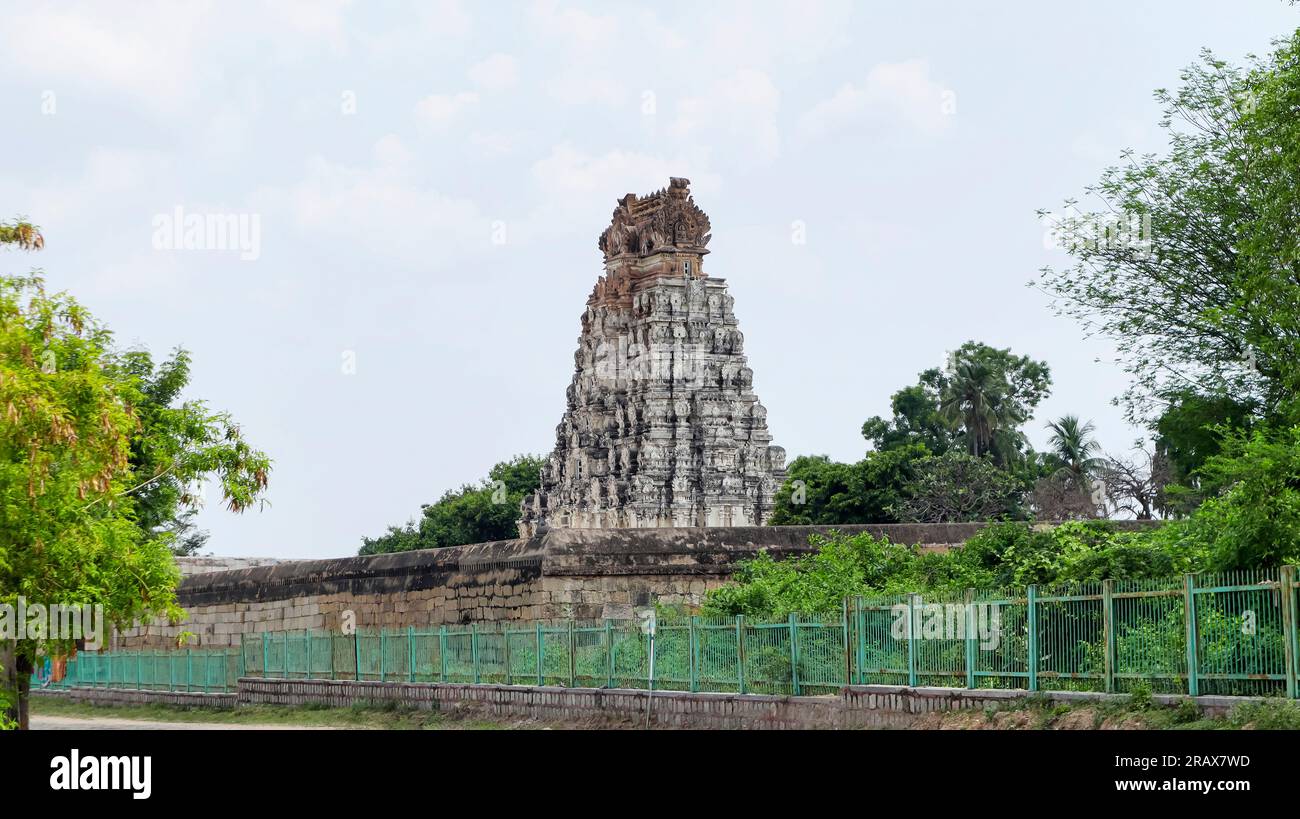 View of Gopuram of Arulmigu Kuduminathar Temple, Kudumiyamalai ...