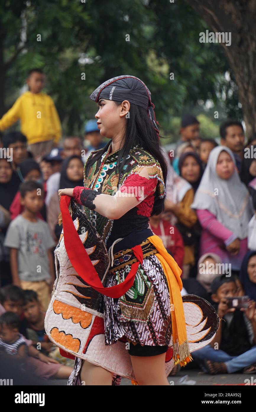 Reog dancer hi-res stock photography and images - Alamy