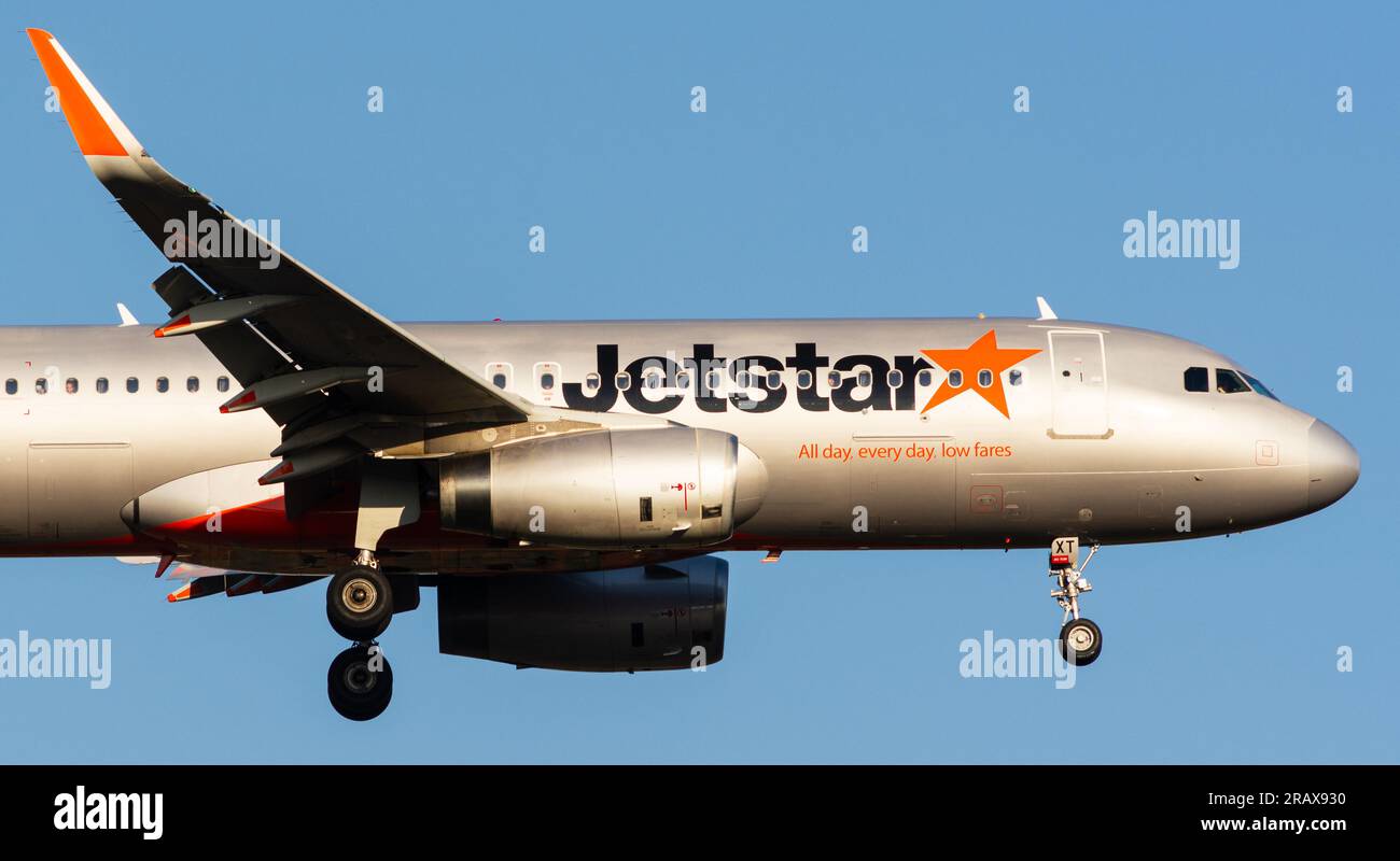 Jetstar Airbus A320 on approach Stock Photo - Alamy