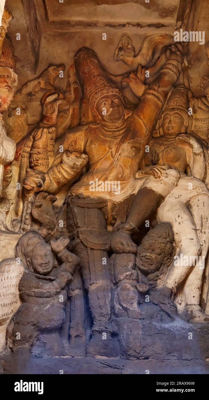 Carved Idol of Hindu God on the Kailasnathar Temple, Kanchipuram ...