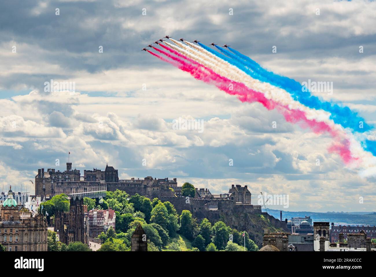 The RAF Red Arrows flypast Edinburgh Castle on 5 July after King ...
