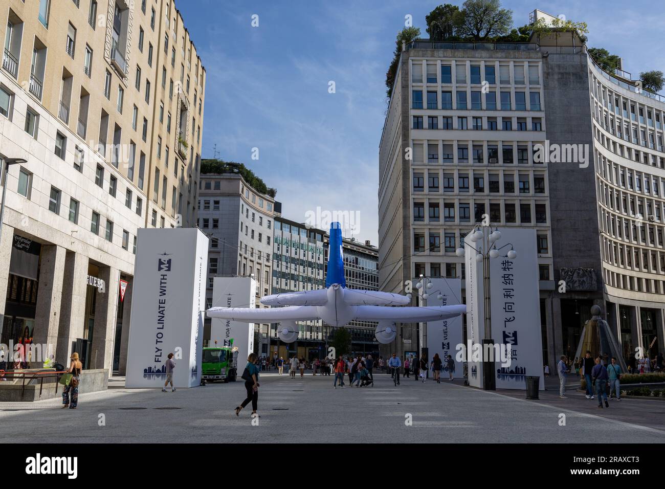 Line 5 of the milan underground hi-res stock photography and images - Alamy