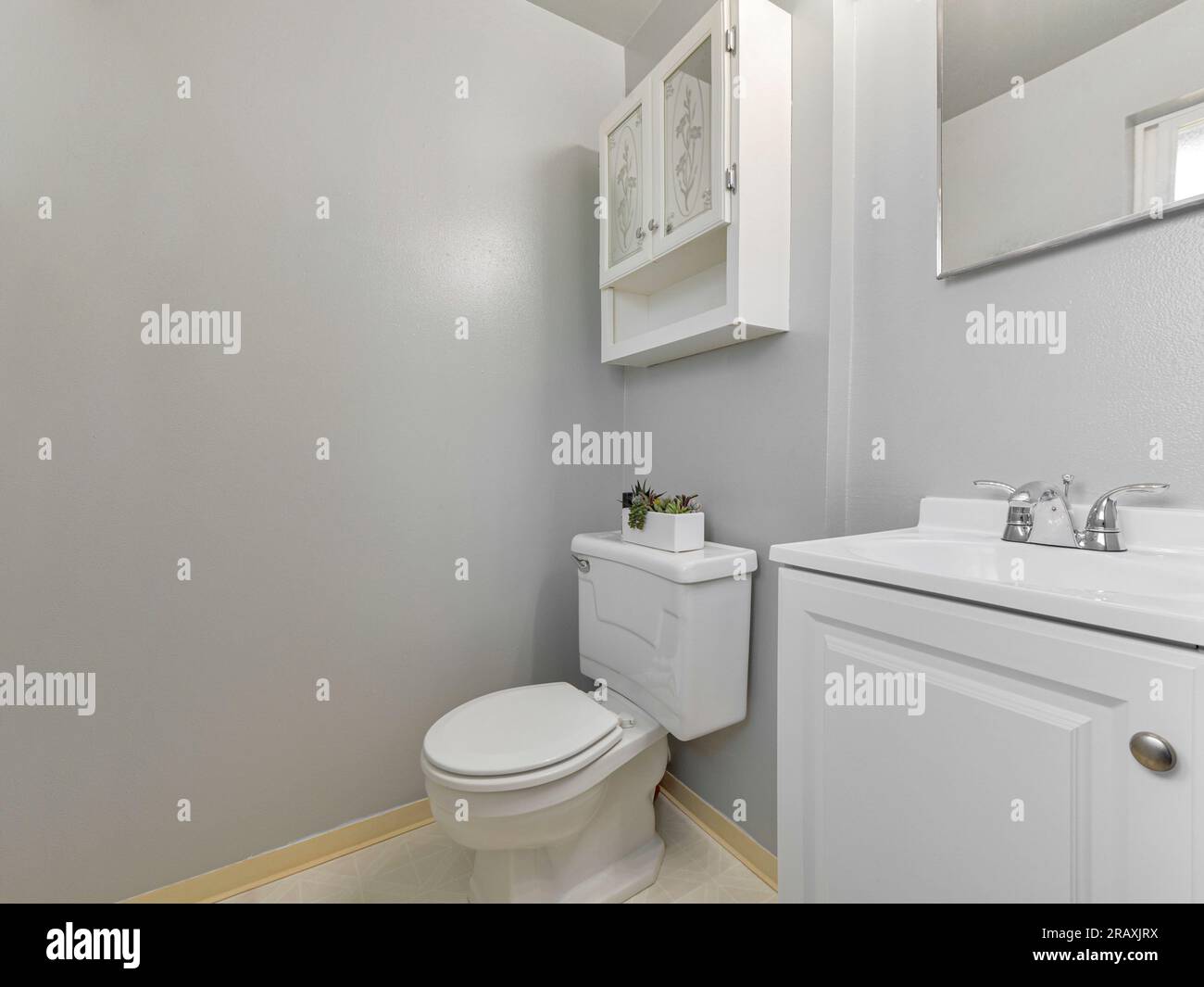 Modern residential bathroom interior Stock Photo - Alamy