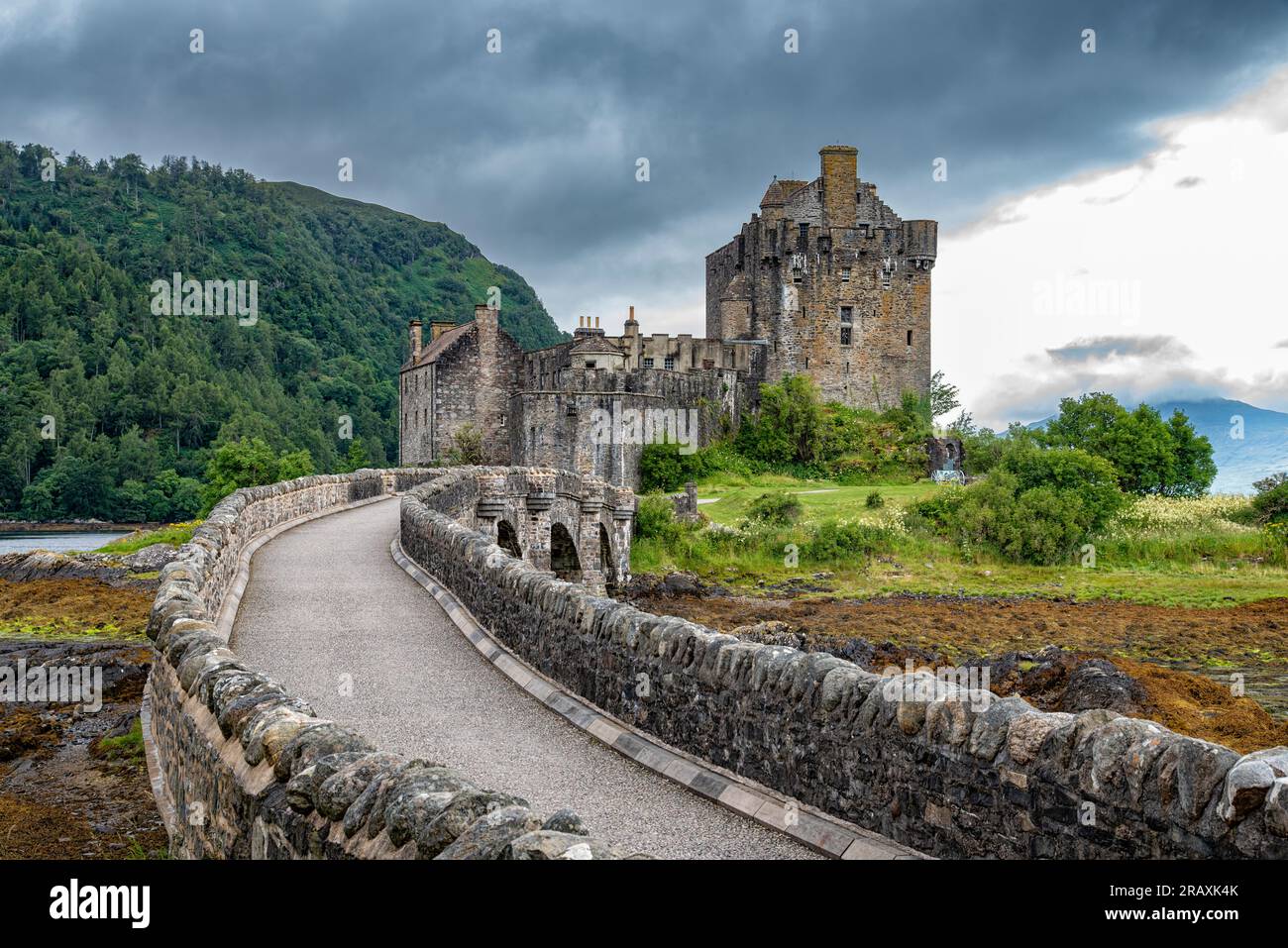 View of the Eilan Donan Castle in Scotland Stock Photo - Alamy