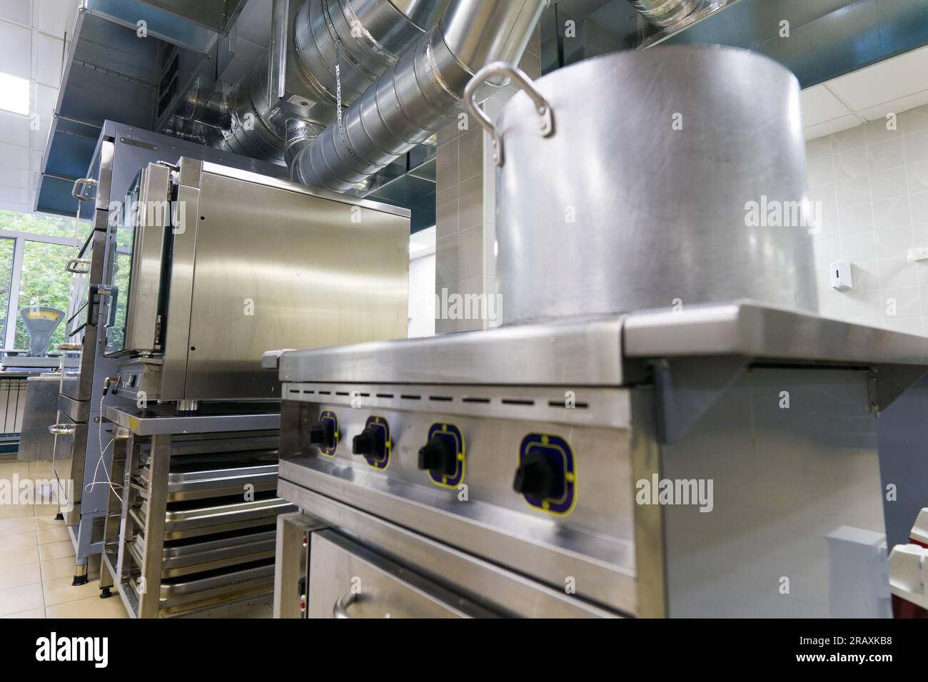 The iron giant cover hi-res stock photography and images - Alamy