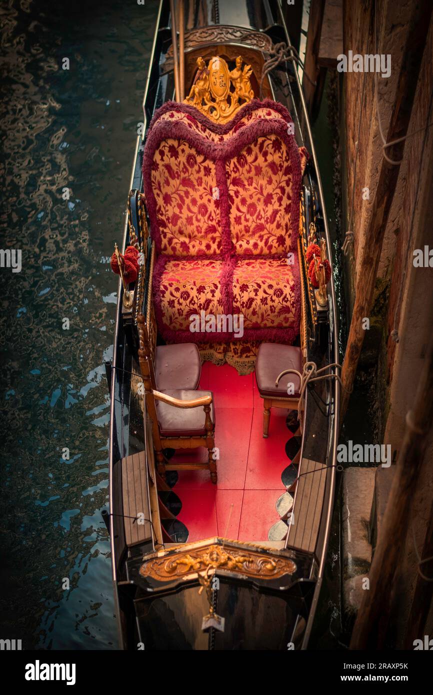 Row his gondola hi-res stock photography and images - Alamy