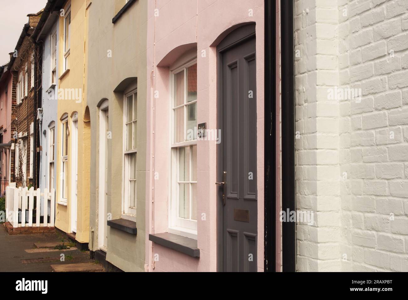 Row of doors hi-res stock photography and images - Alamy