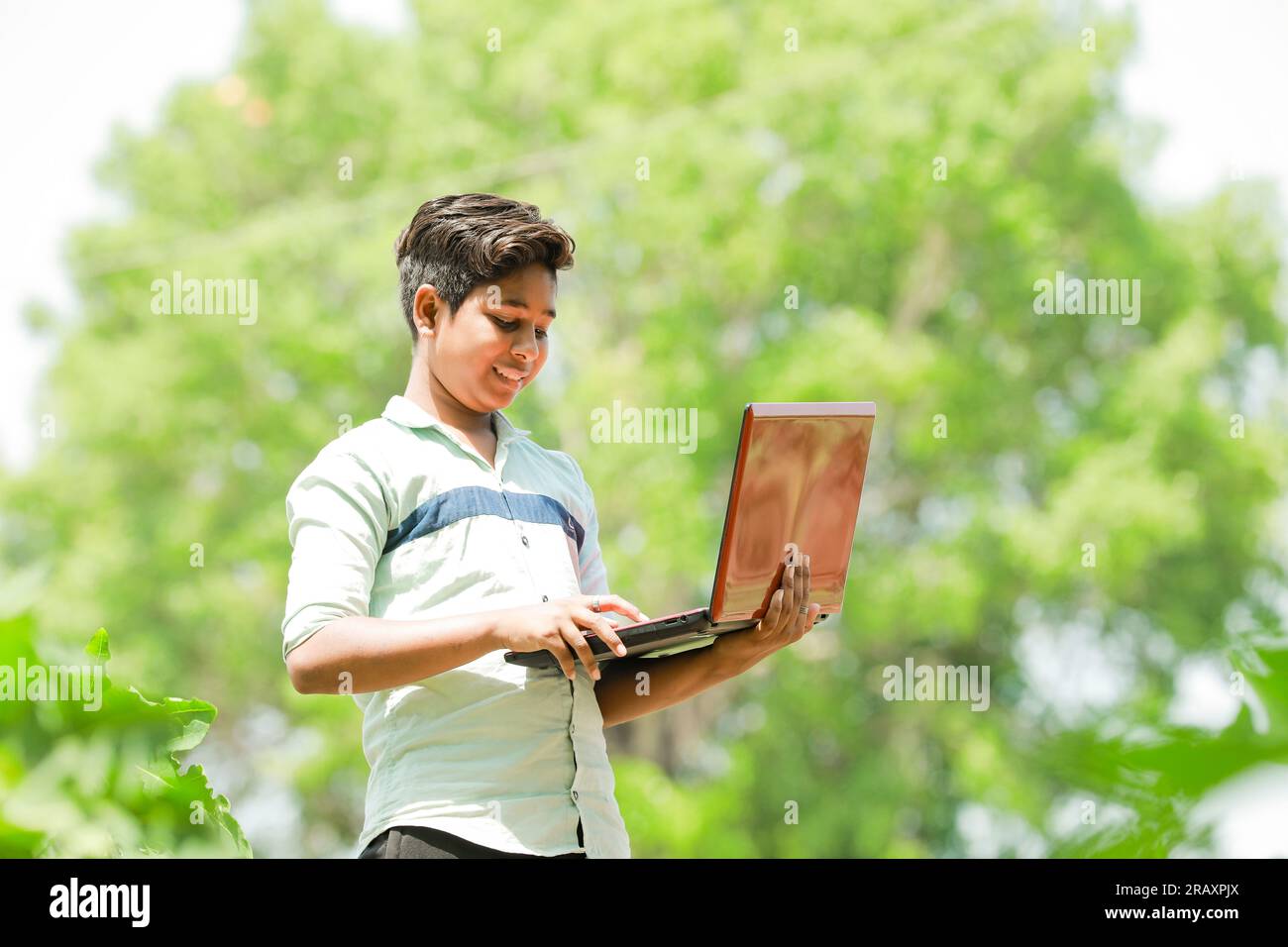 Indian school kids with laptop hi-res stock photography and images - Alamy