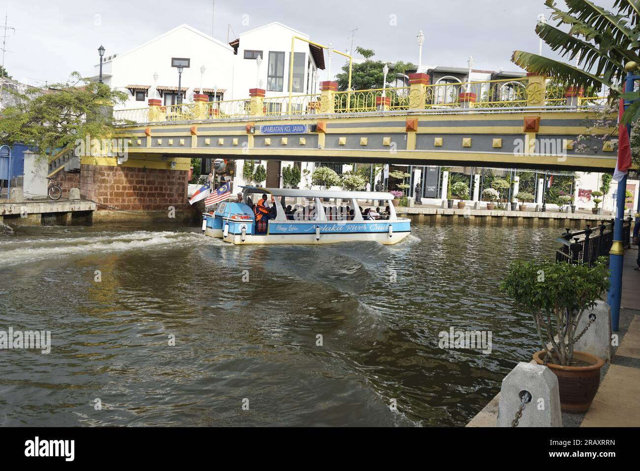Melaka River cruise passing underneath Jambatan Kampung Jawa bridge in ...