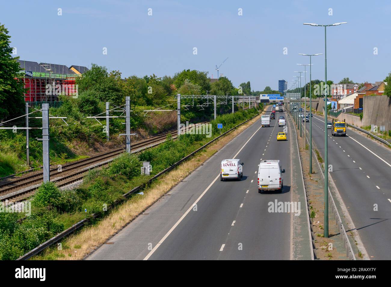 Rail road alongside highway vehicles hi-res stock photography and ...