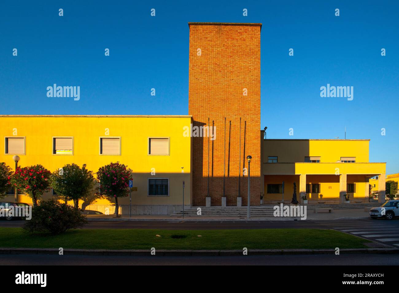Casa del fascio hi-res stock photography and images - Alamy