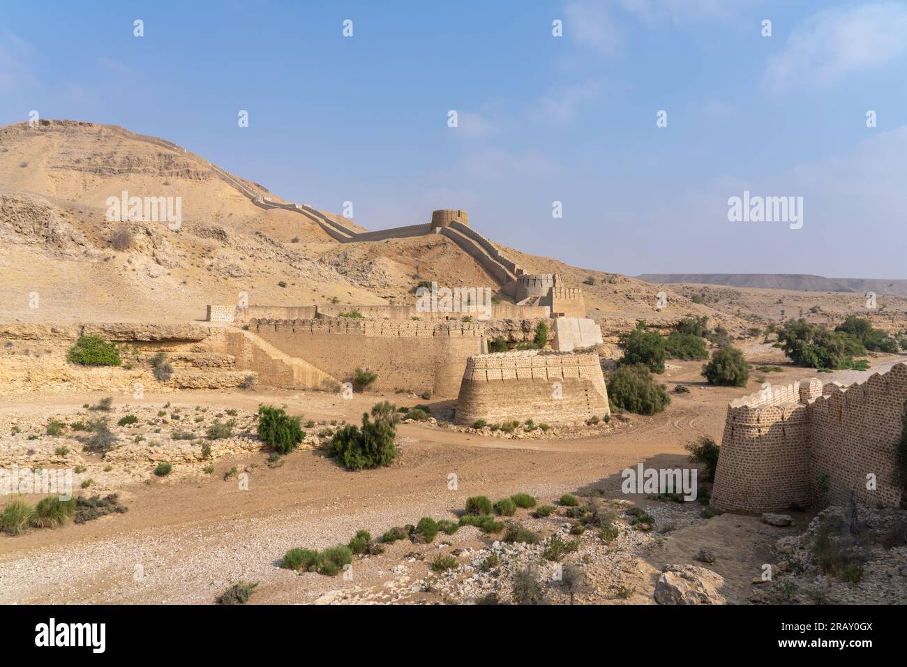 Desert landscape view of Sann gate and ramparts at ancient Ranikot fort ...