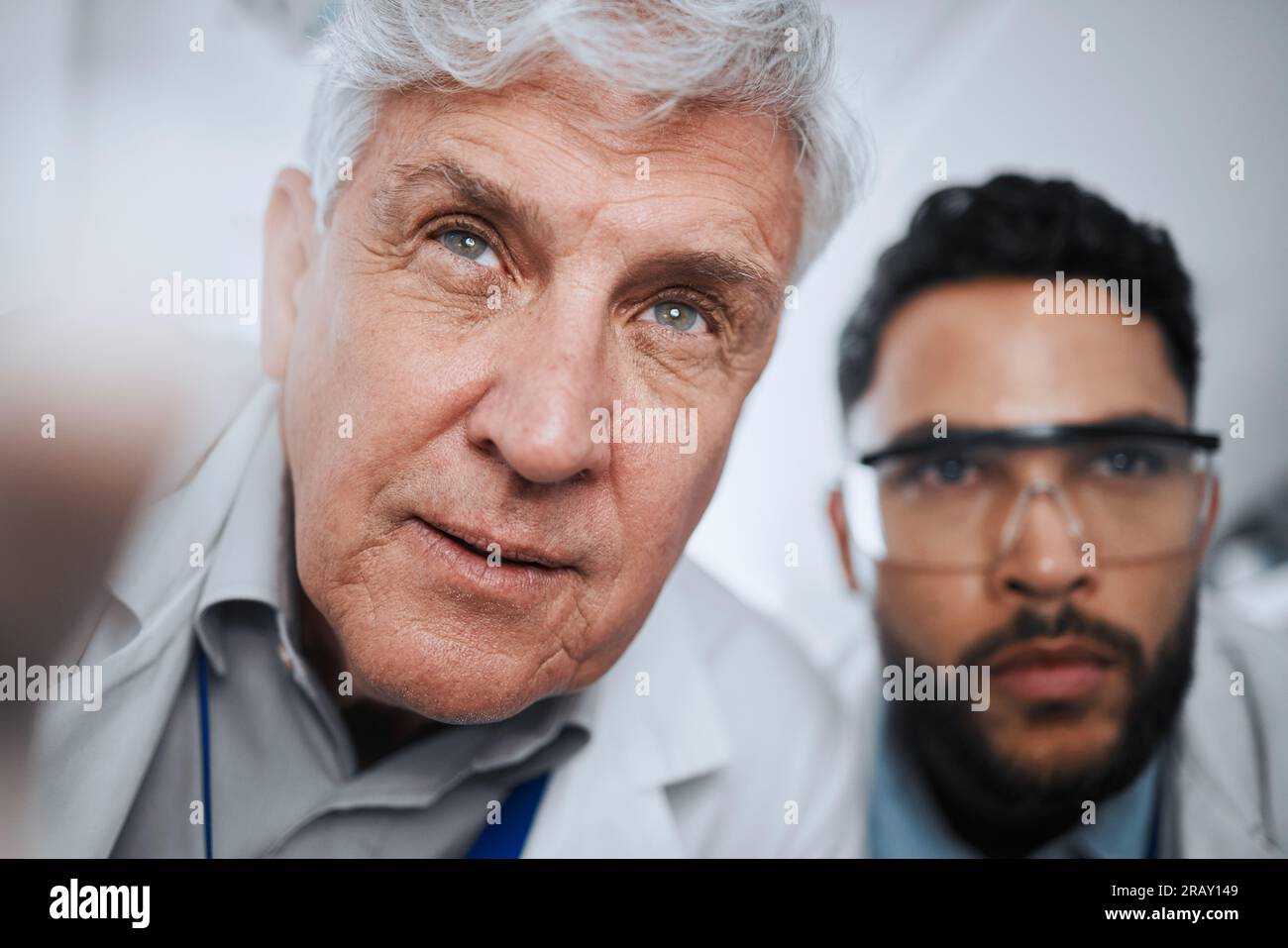 Men in a lab hi-res stock photography and images - Alamy