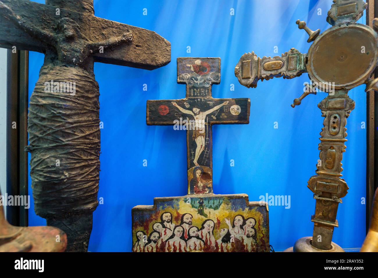 altar cross with purgatory, polychrome wood, XVII century, Peru, Sa ...