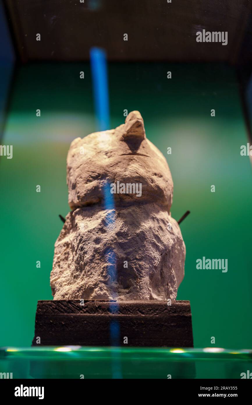 monolithic figure in schematic relief, Chanka culture, silo IV-VIII ...