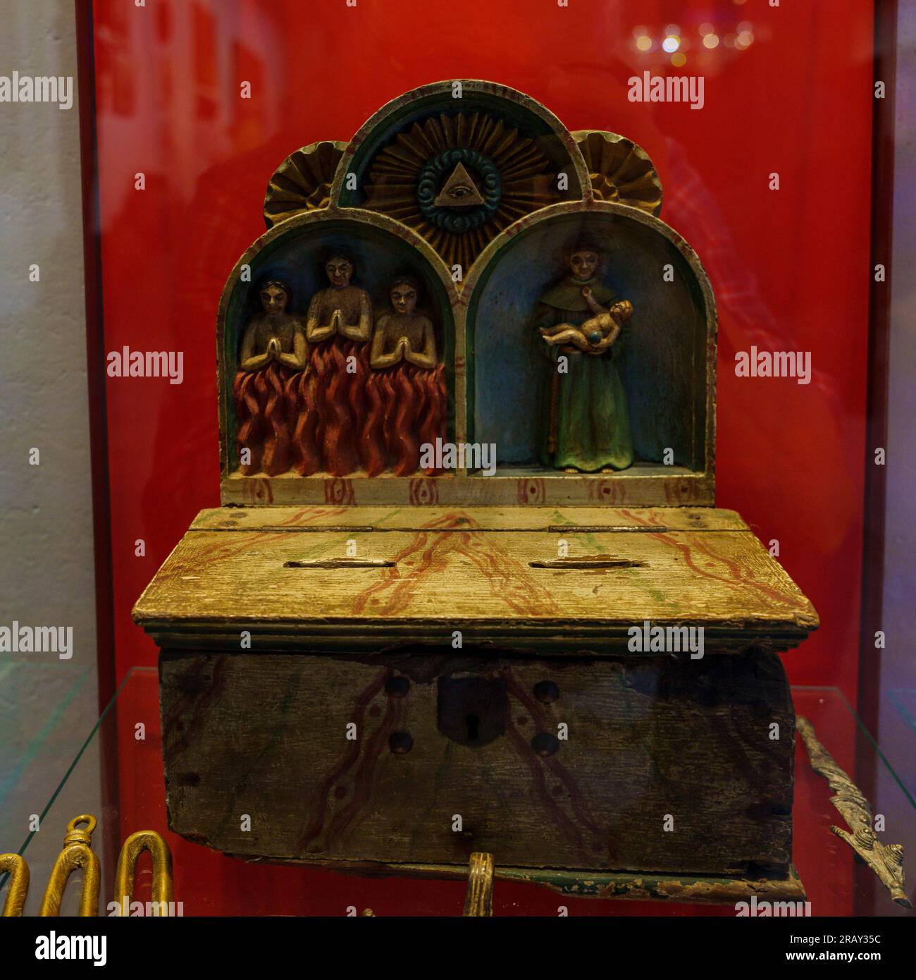 Christian offering box, polychrome wood, Peru, XVII century, Sa Bassa ...