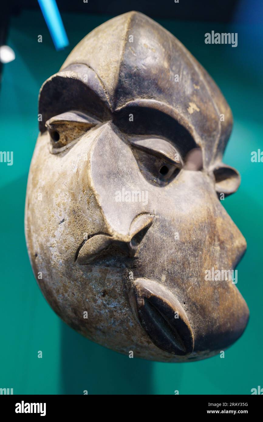 African sick mask, Pende del Zaire ethnicity, 19th century, polychrome ...