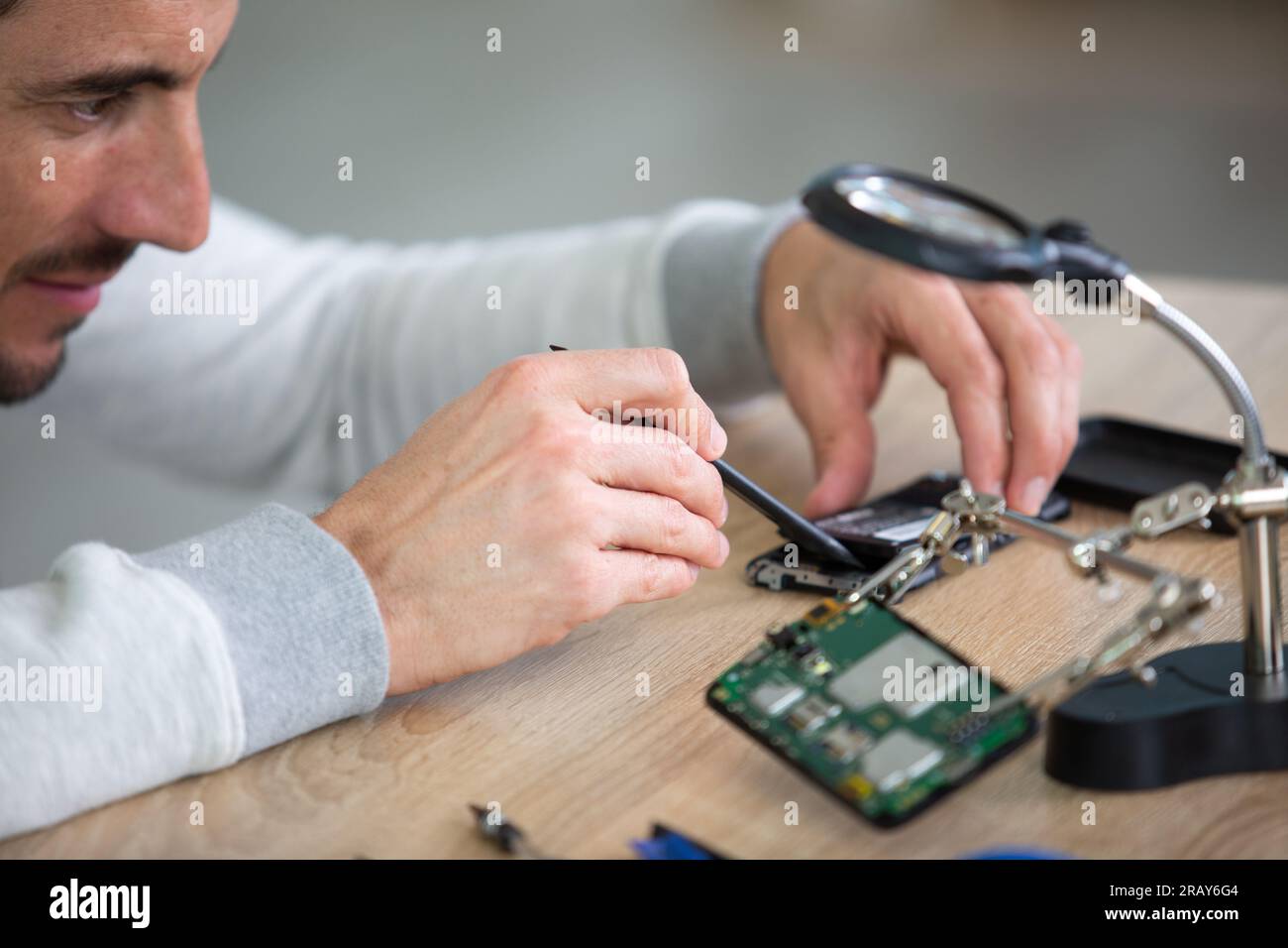engineer makes dismantling of ram for disassembling Stock Photo - Alamy
