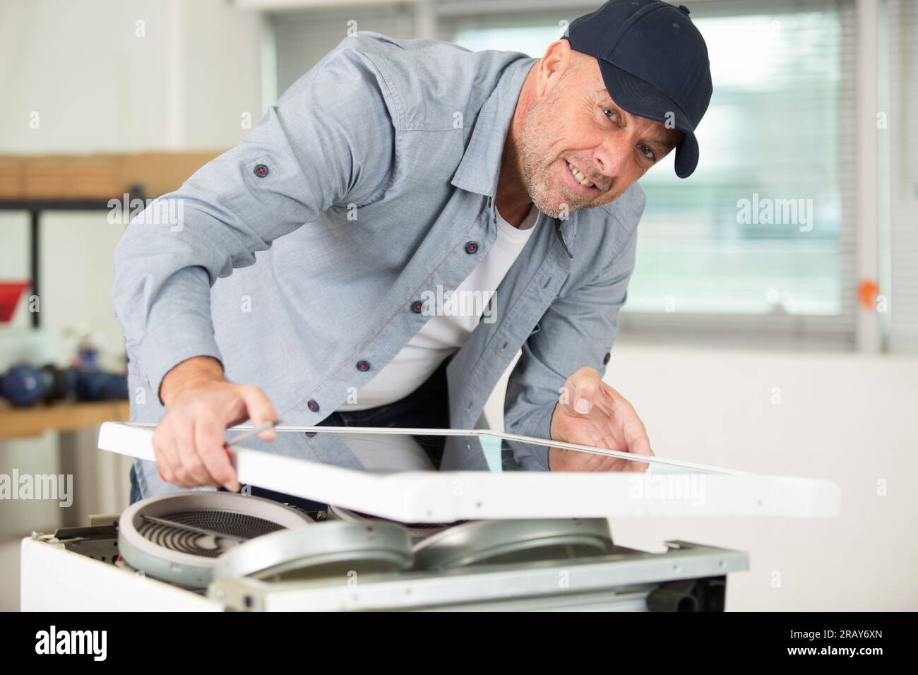Induction cooking installing hi-res stock photography and images - Alamy