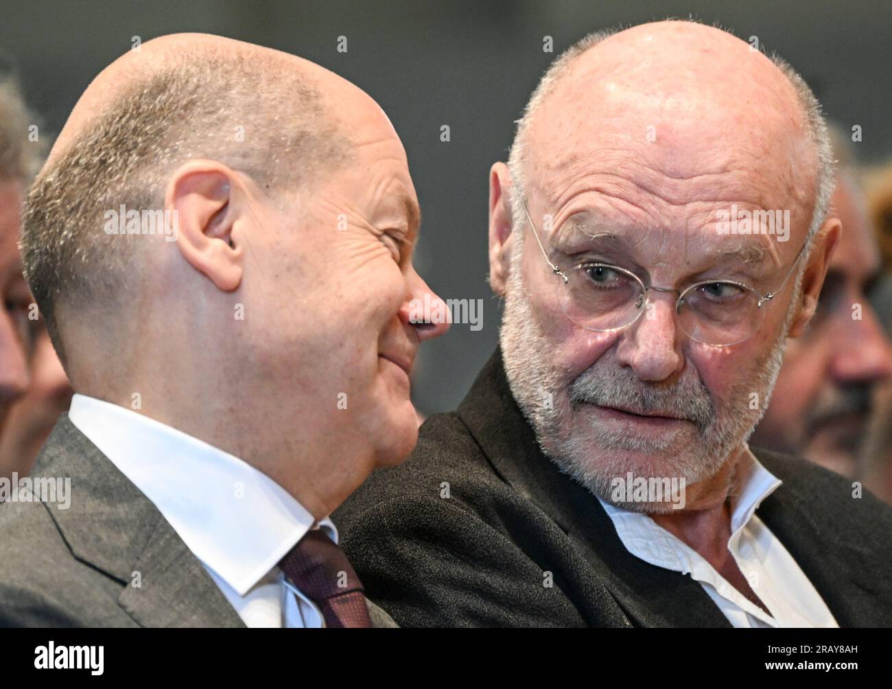 Berlin, Germany. 06th July, 2023. German Chancellor Olaf Scholz (l, SPD ...