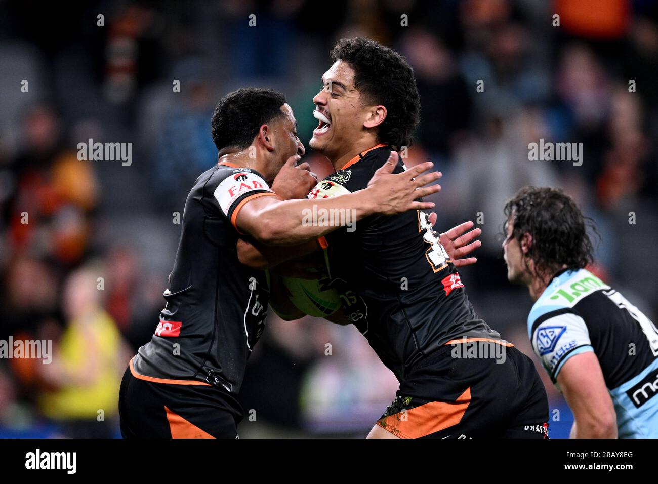 Sydney, Australia. 06th July, 2023. Shawn Blore of the Tigers (right ...