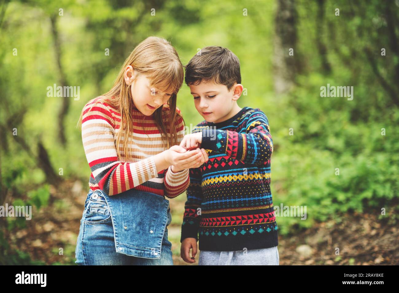 Kids playing outside spring hi-res stock photography and images - Alamy
