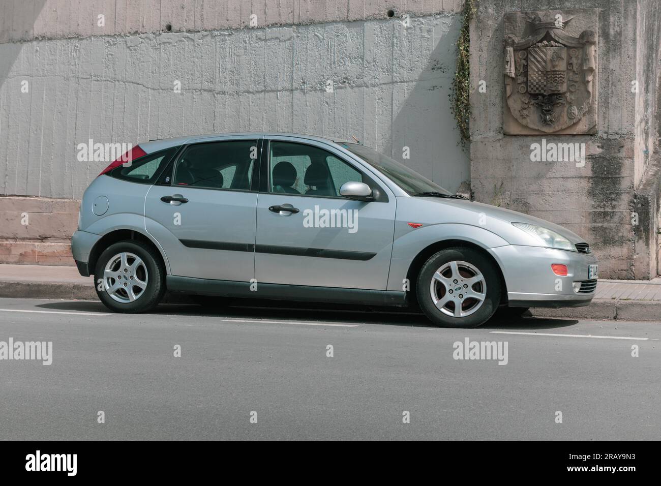 5 door hi-res stock photography and images - Alamy