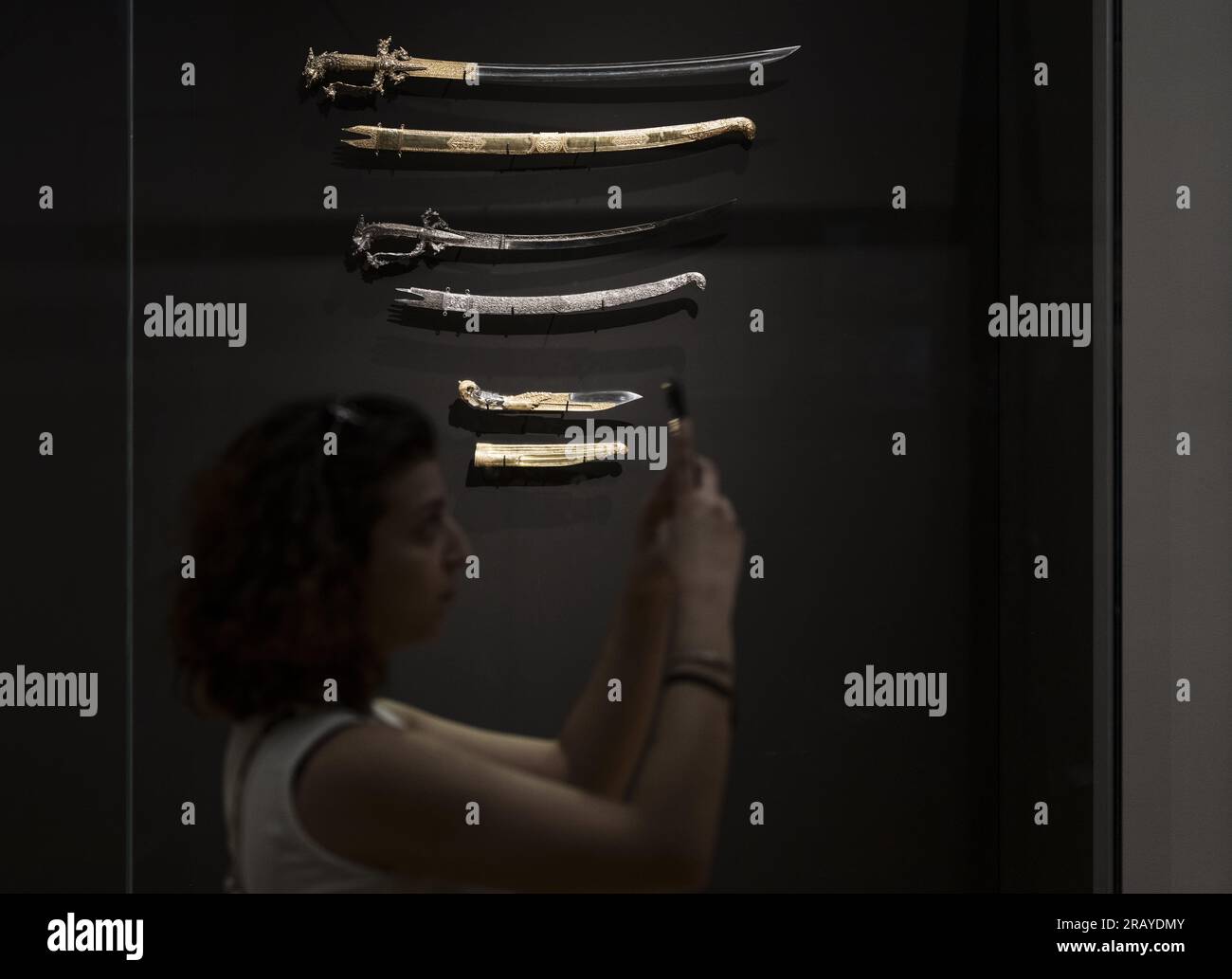 AMSTERDAM - Two sabers (kastanes), a ceremonial sword from Sri Lanka ...