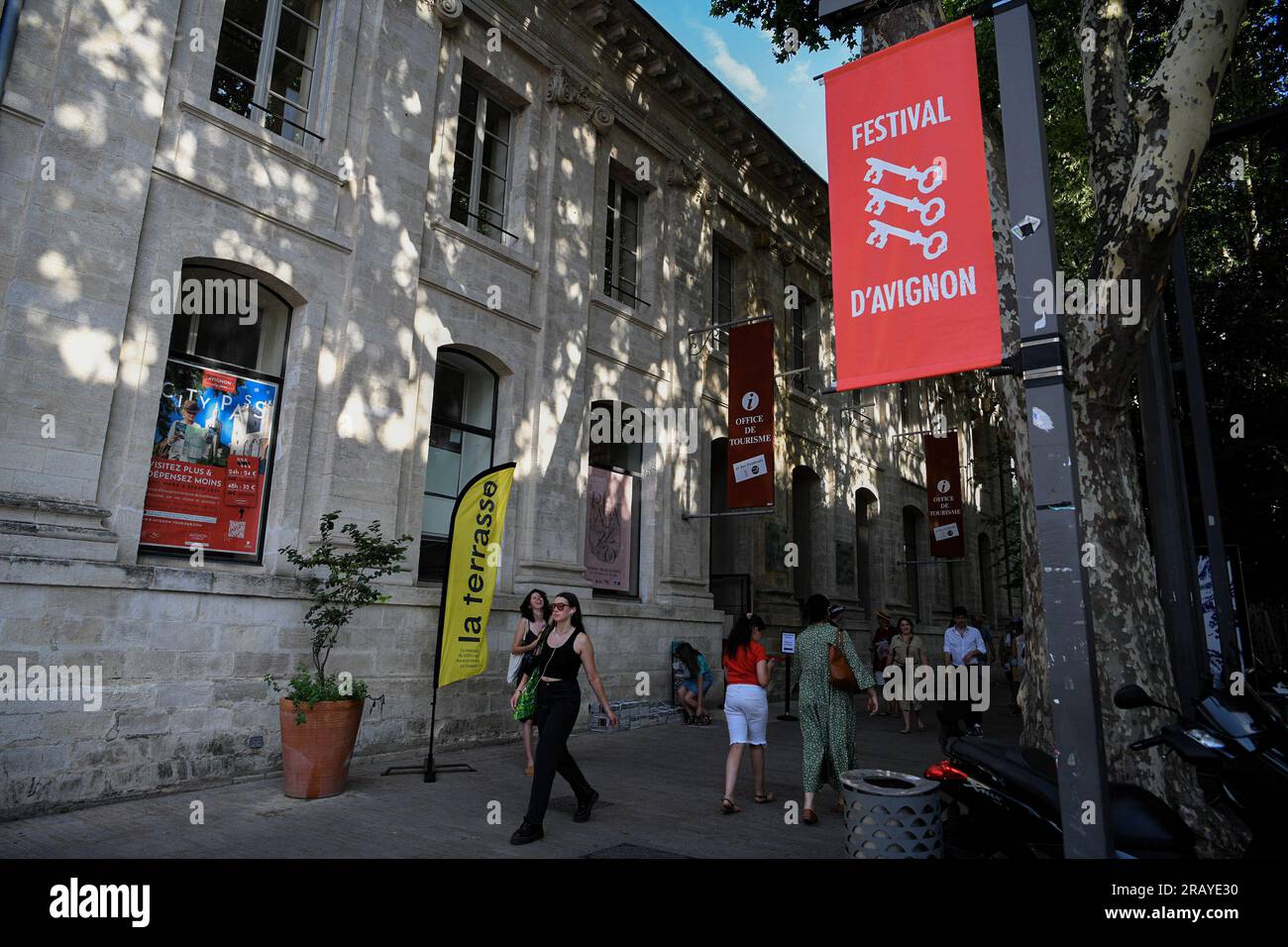 Avignon tourism office hi-res stock photography and images - Alamy