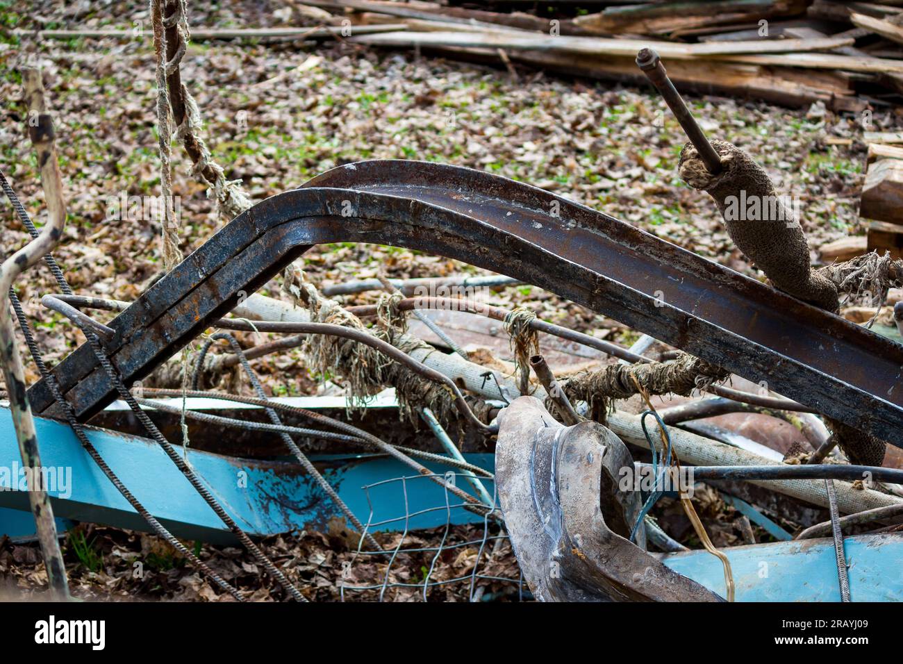 Bent steel I-beams during demolition of a building Stock Photo - Alamy