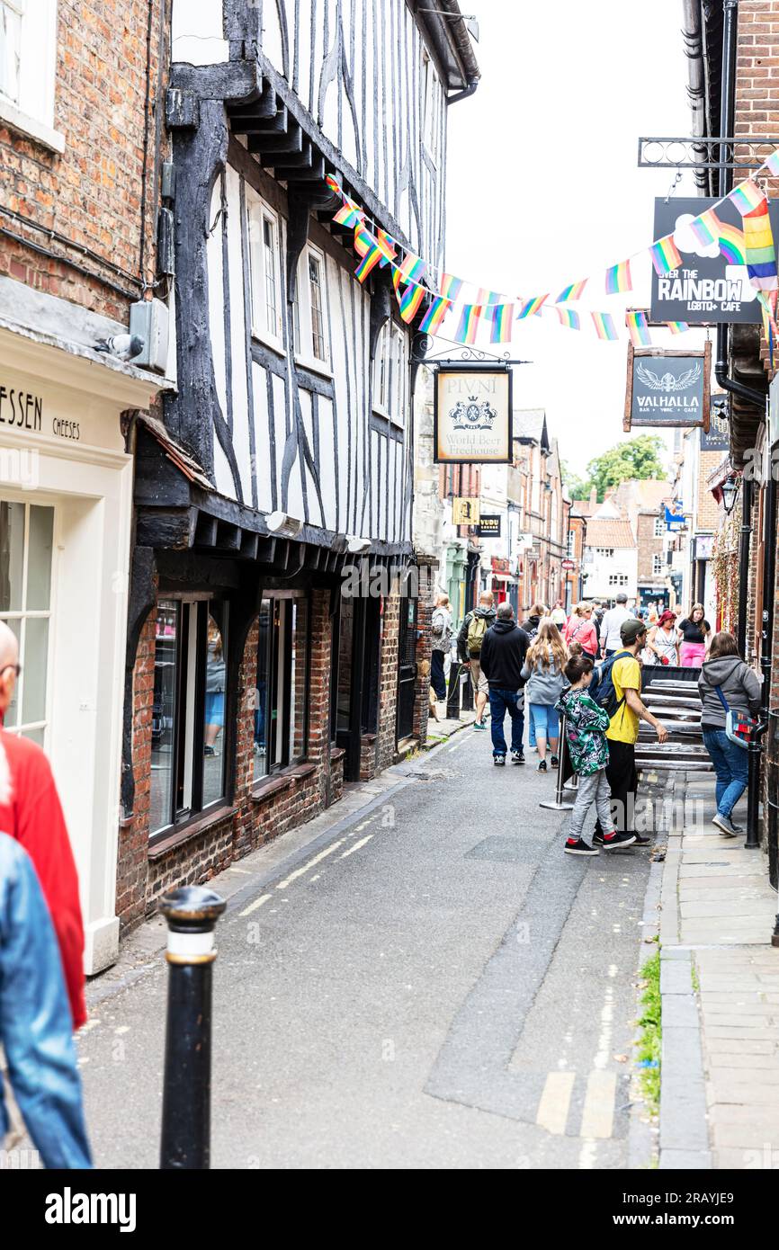 York city centre shops hi-res stock photography and images - Alamy