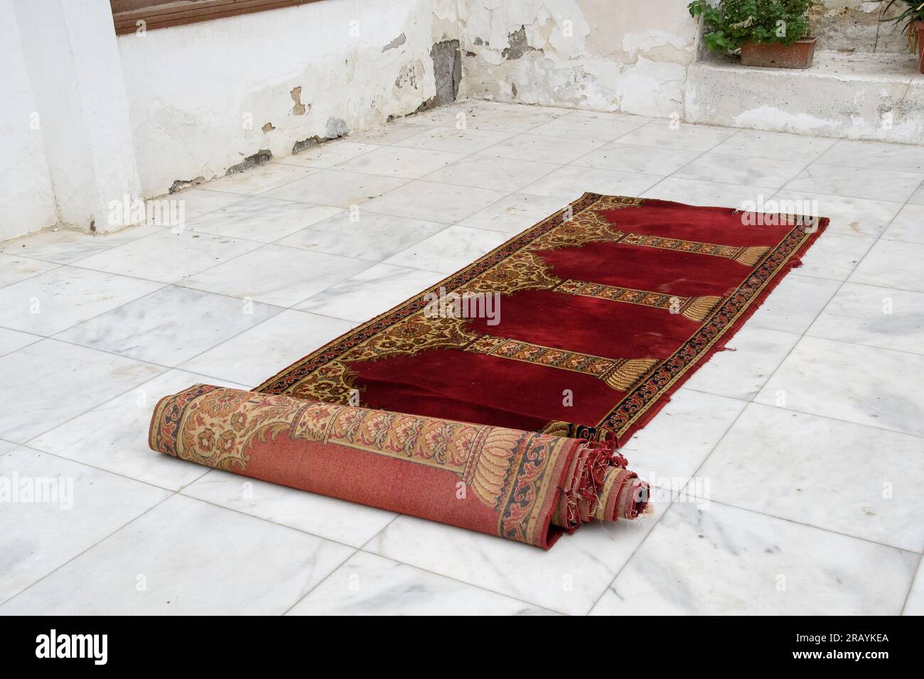 Jeddah, Saudi Arabia - December 21, 2022: Street life in the Old City ...