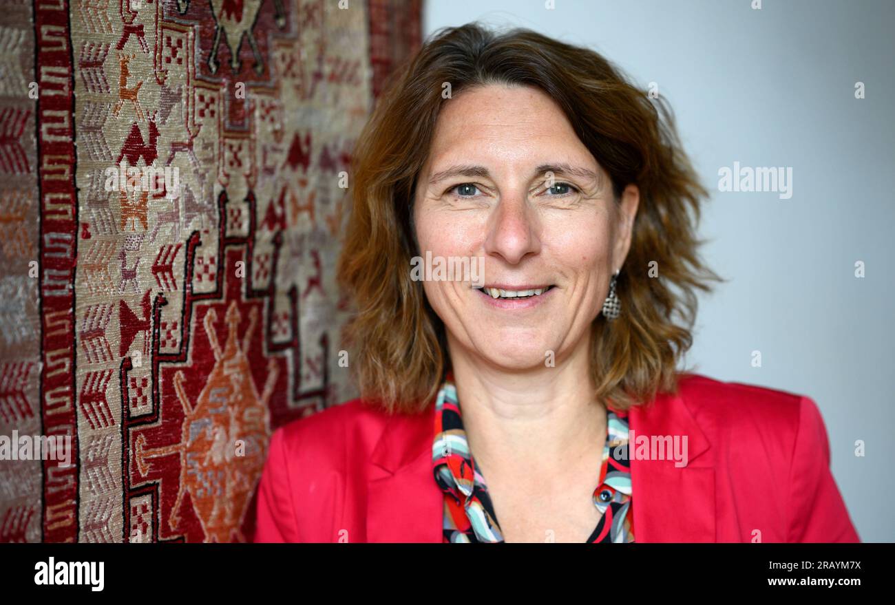 Crisis prevention hi-res stock photography and images - Alamy