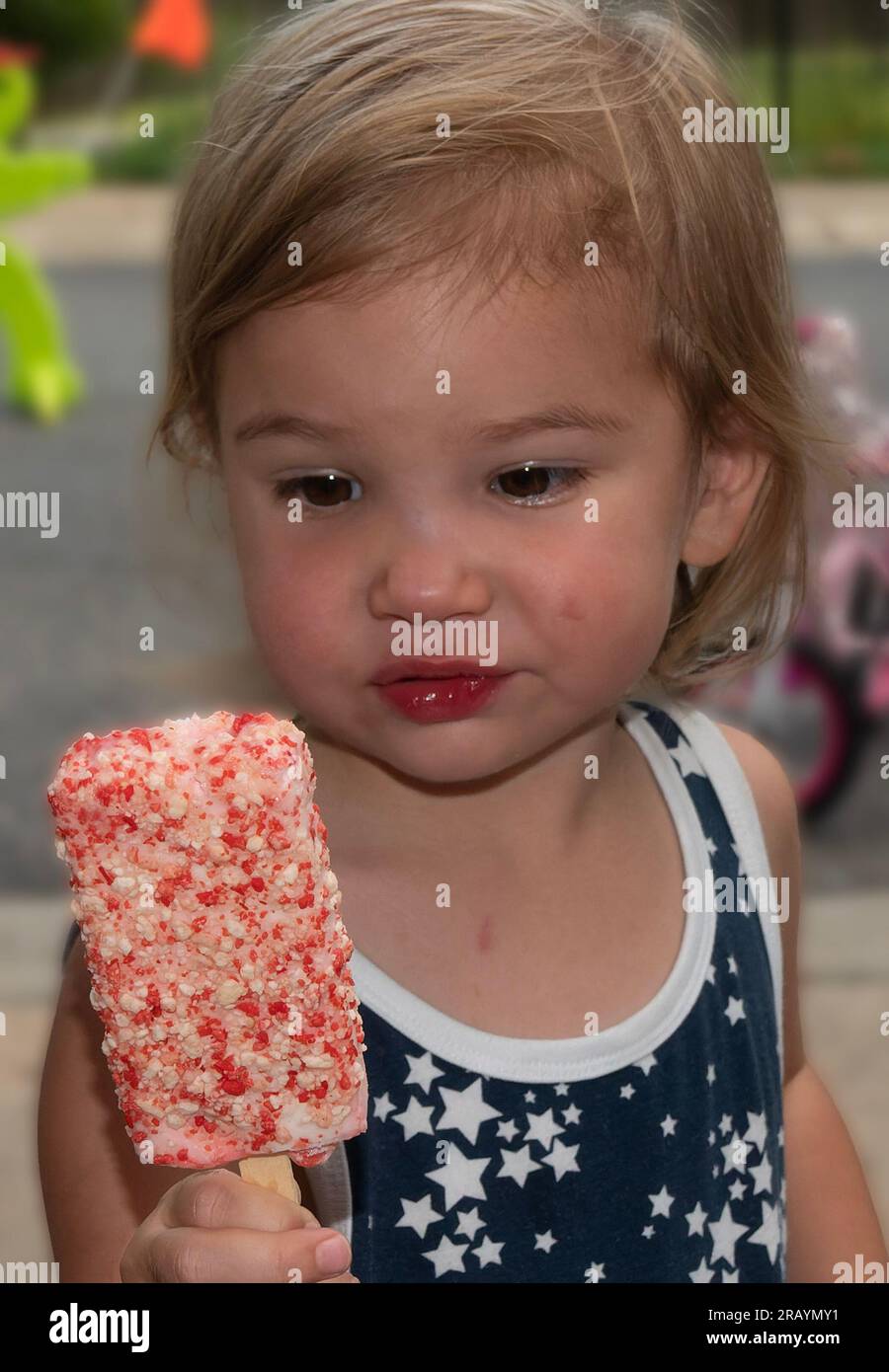 A child enjoys an ice cream treat Stock Photo - Alamy