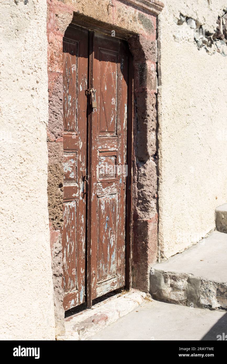 Closed door double doors hi-res stock photography and images - Alamy