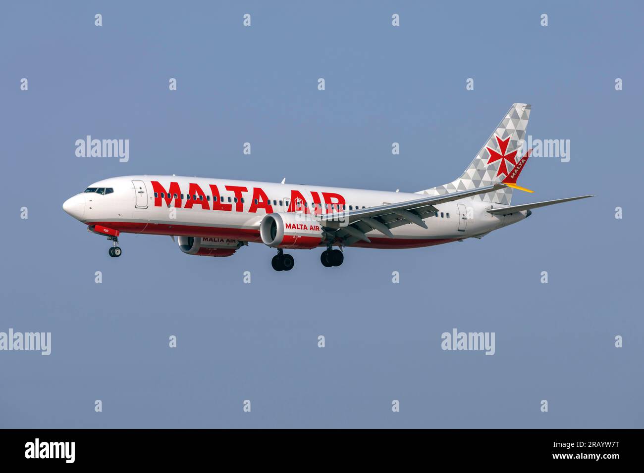 Malta Air Boeing 737-8 MAX 200 (Reg.: 9H-VUD) arriving runway 31 Stock ...
